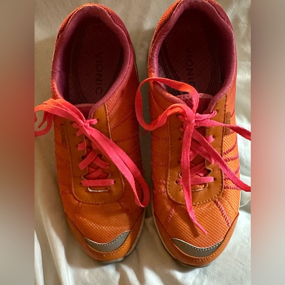 Vionic | Shoes | Guc Vionic Tennis Shoes Size 95 | Poshmark